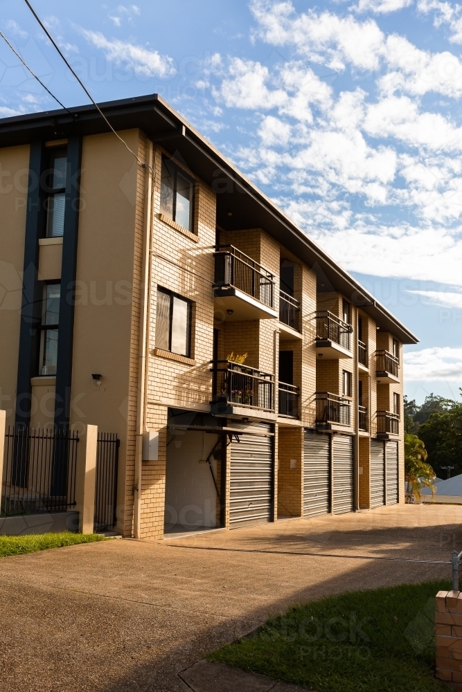 Image of 1970s style red brick suburban unit block - Austockphoto