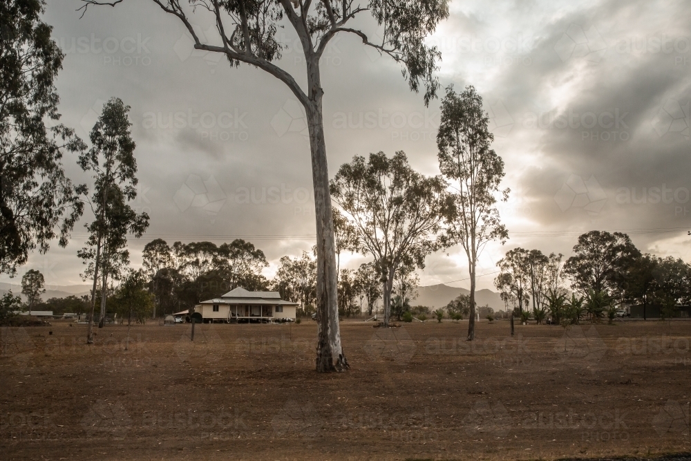 Image of a farm house in country Queensland - Austockphoto