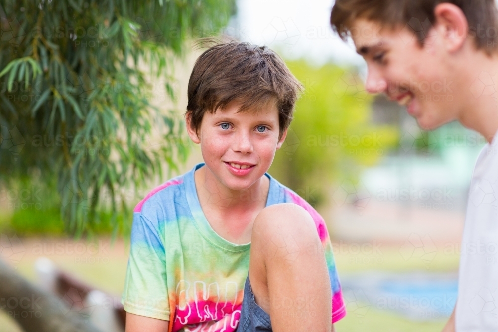 Image of A kid with his teenage brother - Austockphoto