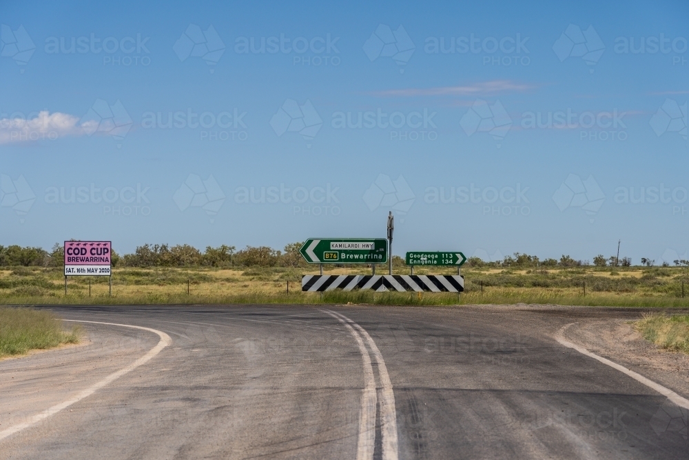 Image of A line down the centre of an outback road leading to a traffic ...