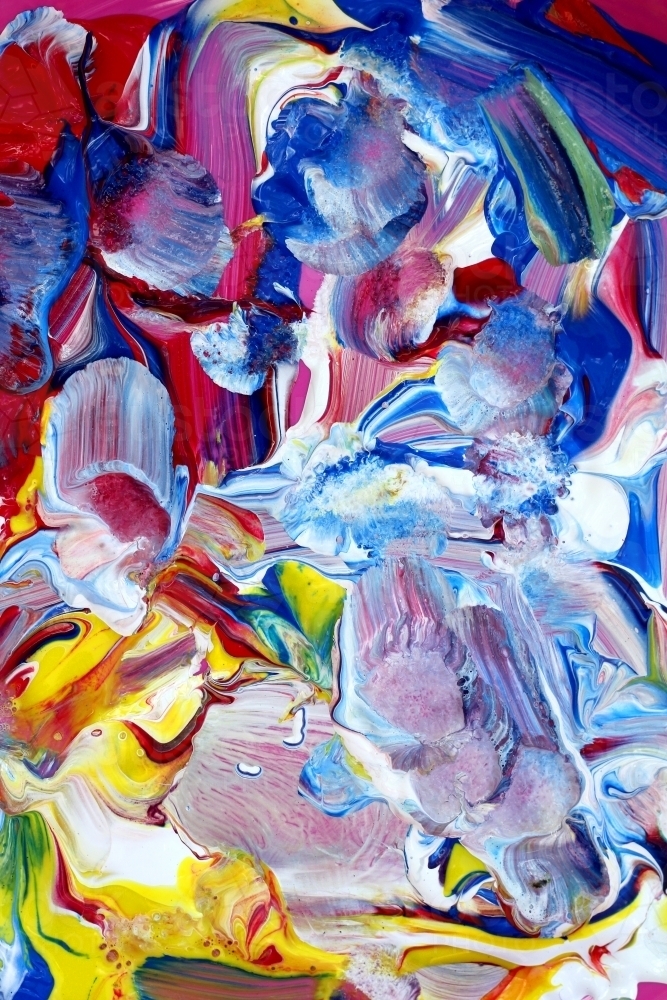 Image of A messy paint palette - Austockphoto