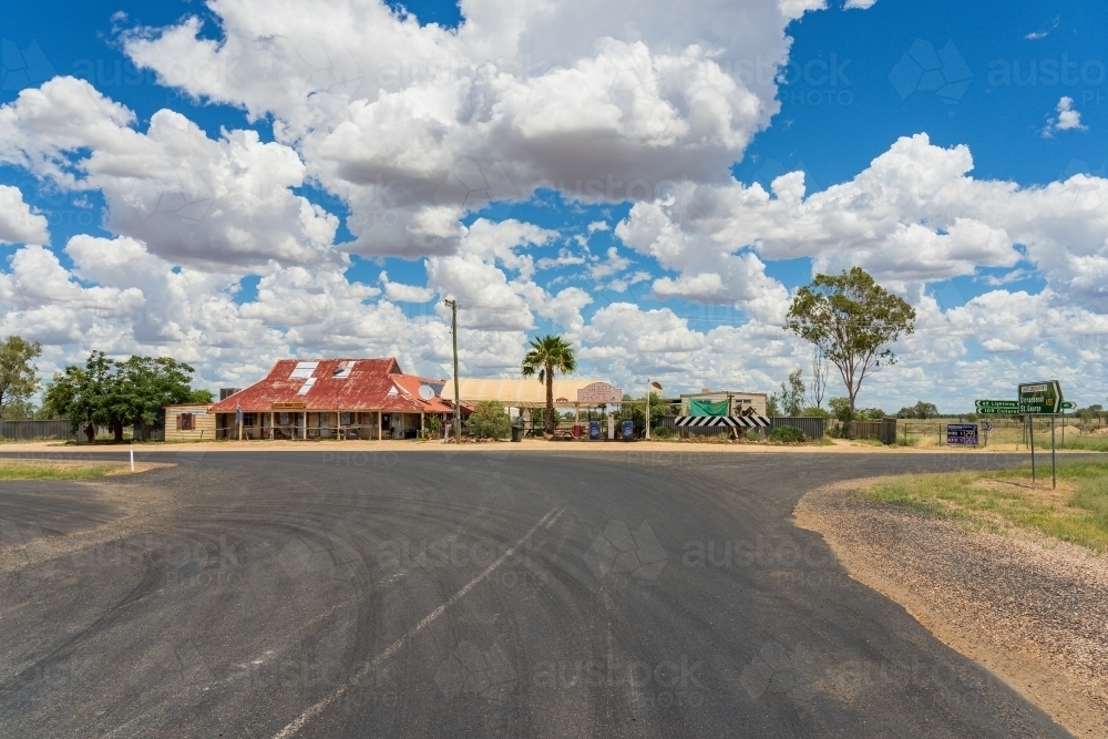 Image of A rural pub at an intersection in an outback town under a blue ...