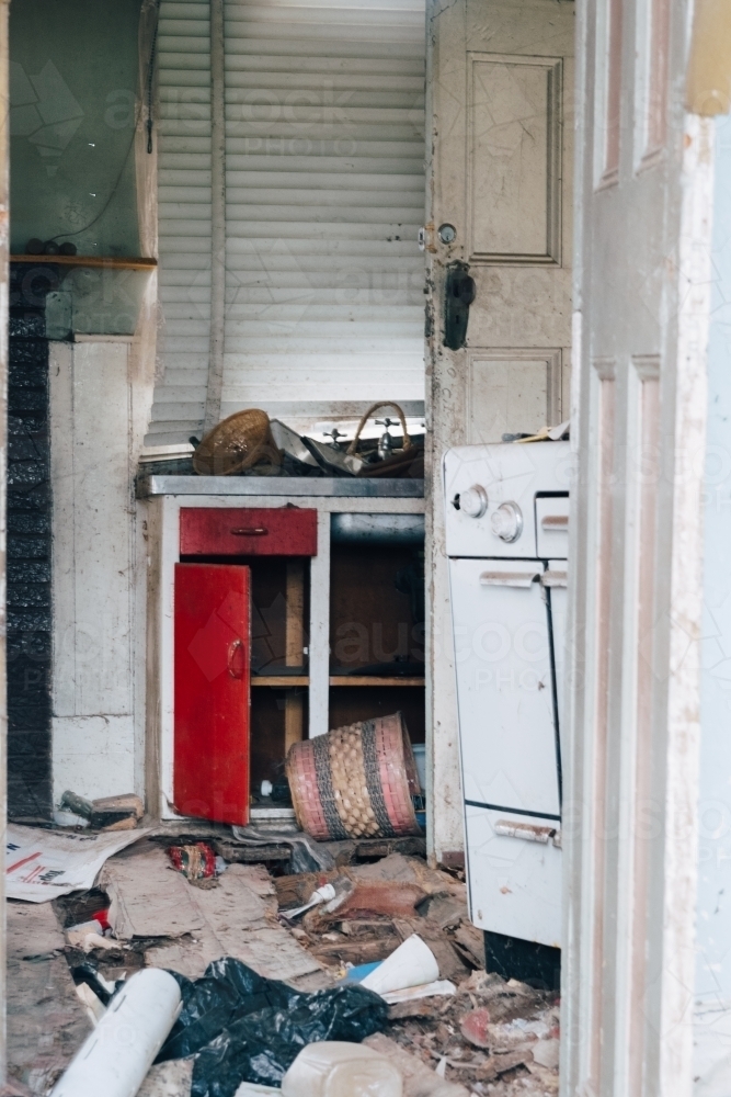 Image of Abandoned broken down old farmhouse - Austockphoto