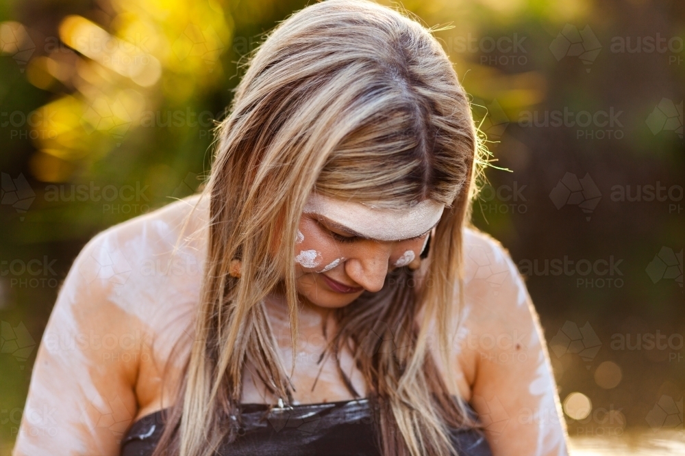 Image of Aboriginal Australian woman in traditional ochre body paint at ...