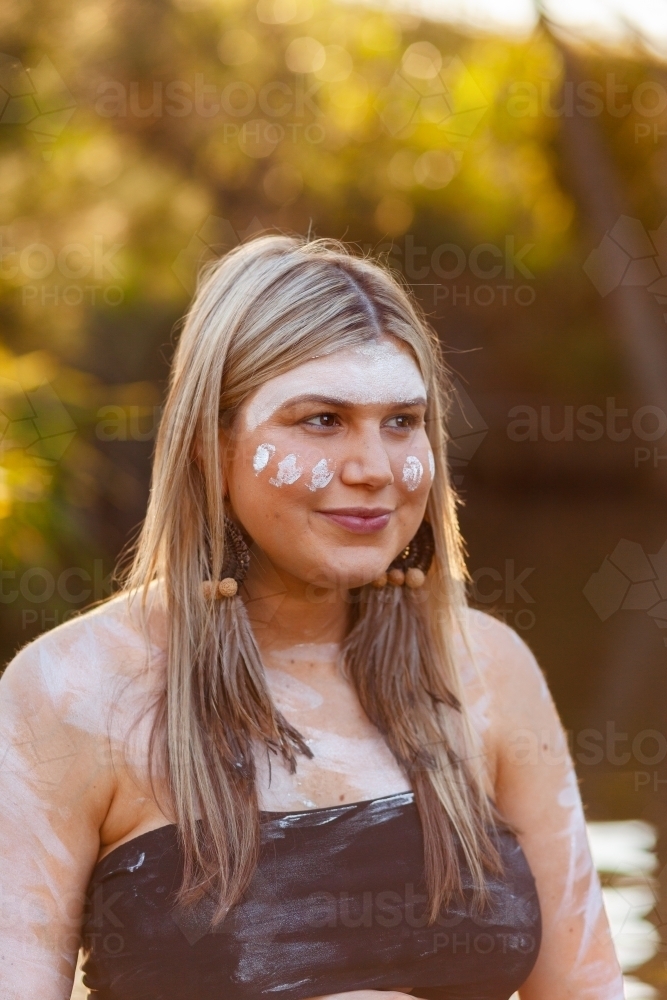 Image of Aboriginal Australian woman in traditional ochre body paint at ...