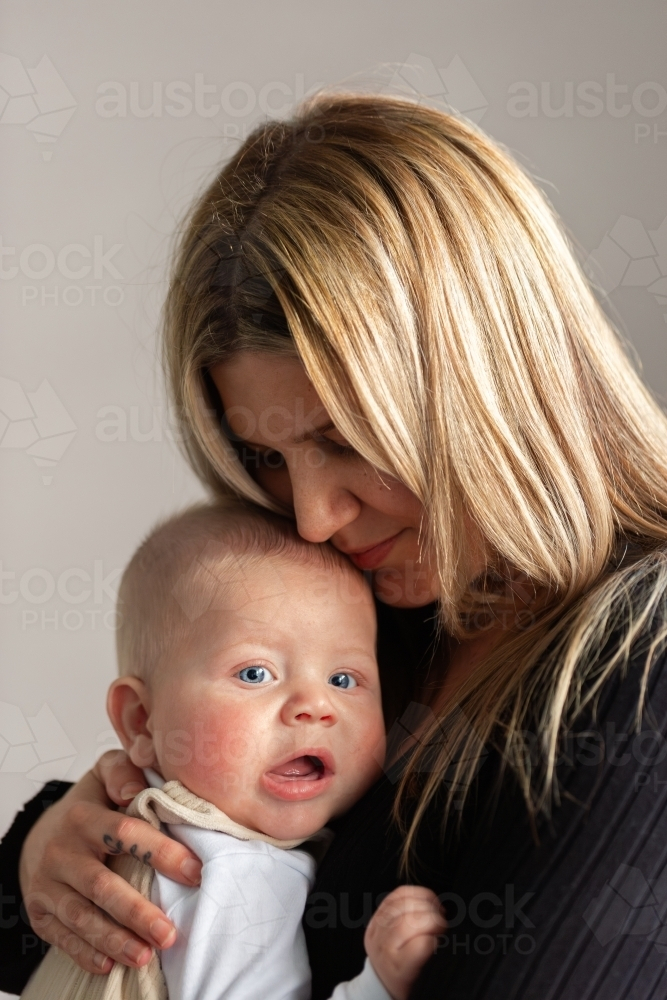 Image of Aboriginal mum holding baby boy close - Austockphoto
