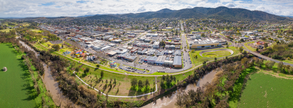 Image of Aerial panorama of a regional town of Tamworth between a river ...