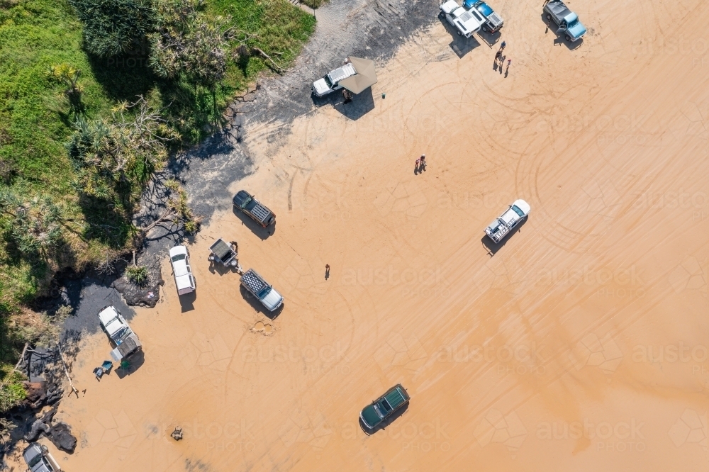 Image of Aerial view of 4WDs parked on a sandy beach - Austockphoto