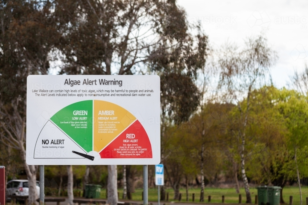 Image of algae alert warning sign on no alert by Lake Wallace ...