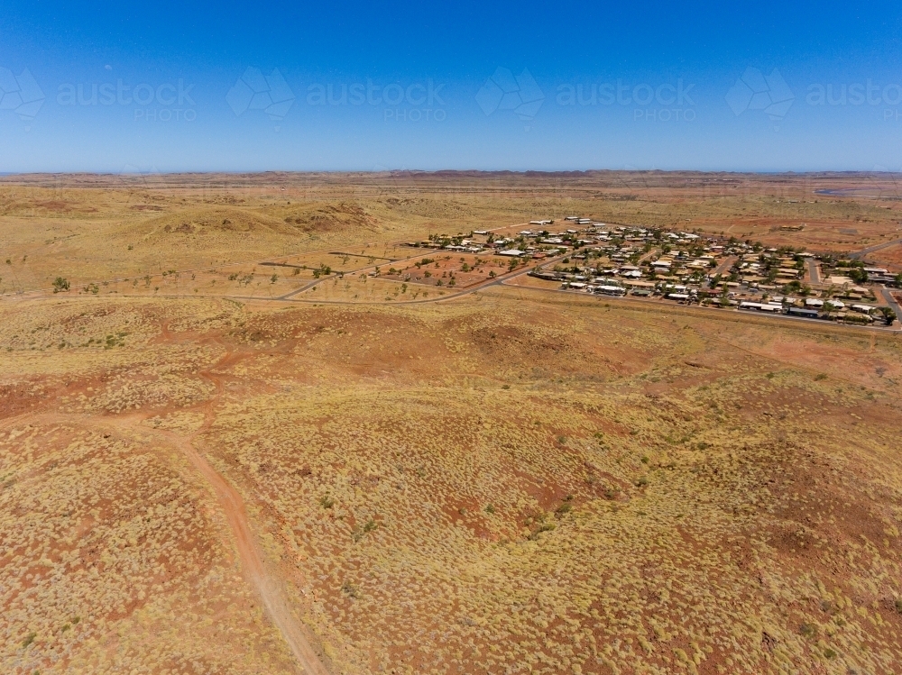 Image of arid Pilbara landscape with cluster of houses - Austockphoto