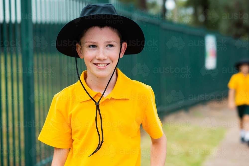 Image of Aussie school boy with a hat outside - Austockphoto