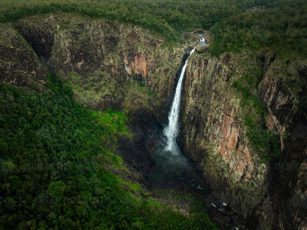 Image of Australia largest single drop waterfall, Wallaman Falls ...