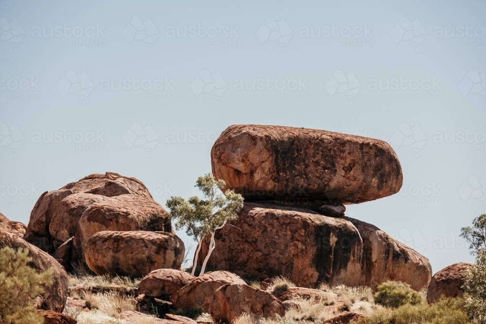 Image of Balancing rocks in the desert landscape - Austockphoto