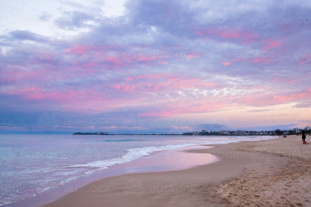 Image of beach sunset with fairy floss clouds - Austockphoto