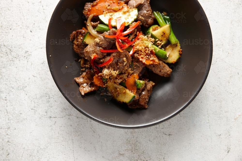 Image of Beef stir fry on plate - Austockphoto