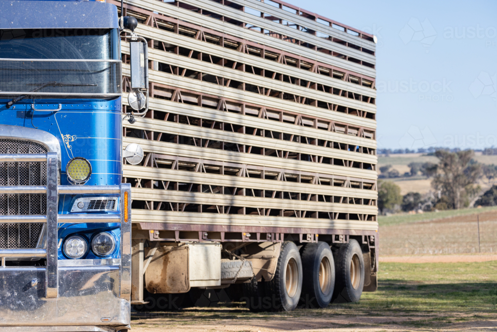 Image of Blue truck and empty stock crate - Austockphoto