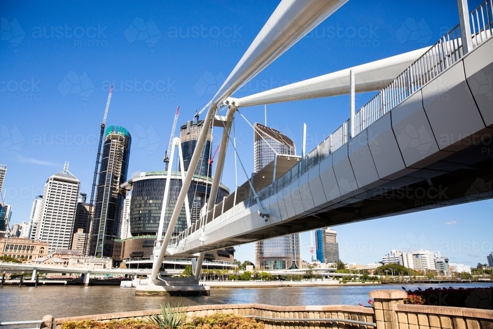Image of bridge over the Brisbane River from South Bank on a sunny day ...