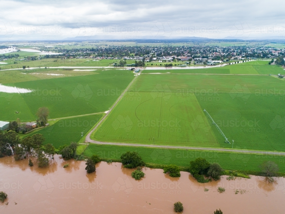 Image of Brown floodwaters of Hunter River in Singleton - Austockphoto