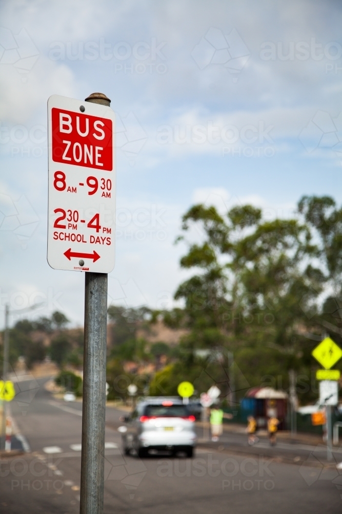 Image of Bus zone sign near public school in town - Austockphoto