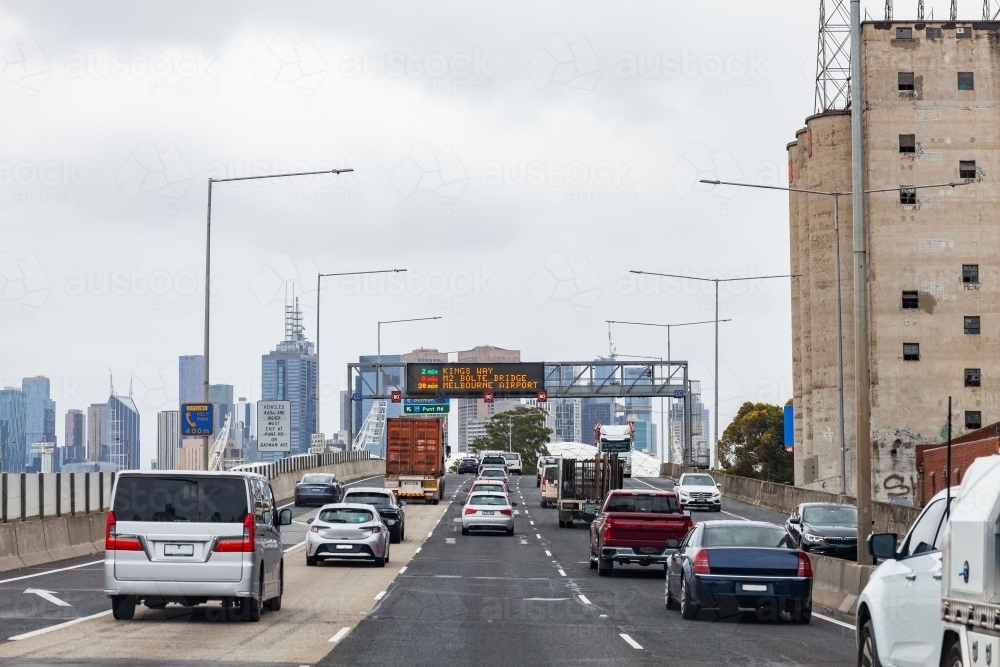 Image of busy highway with traffic heading to kings way, Bolte bridge ...