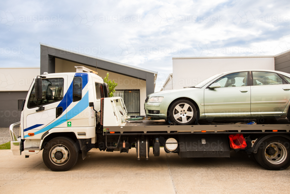 Image of car on a tow truck - Austockphoto