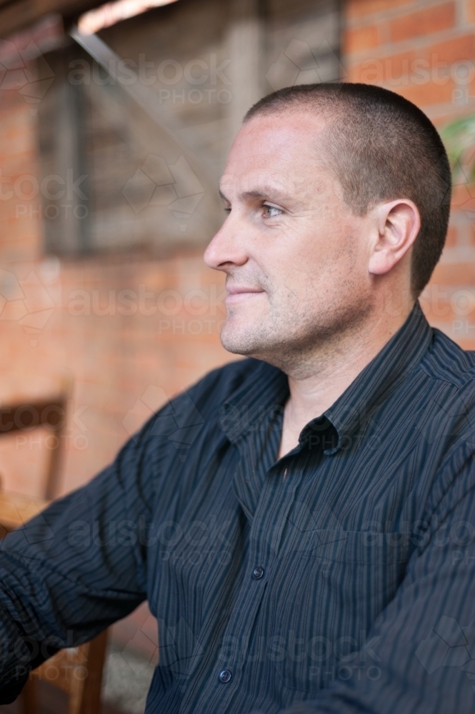 Image of Casual portrait of a 30-something man - Austockphoto
