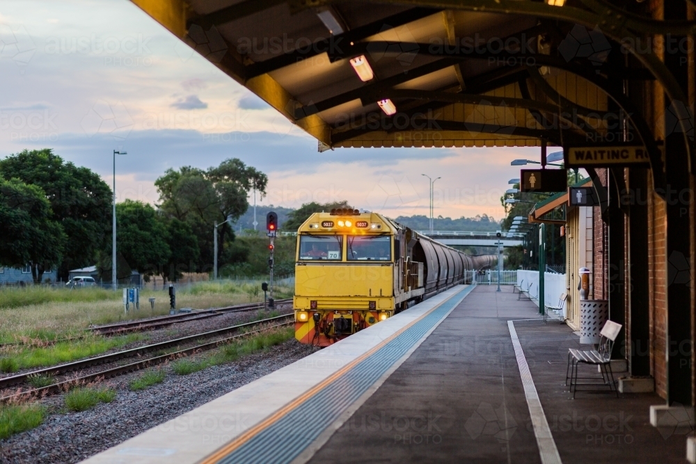 Image of Coal train passing Singleton station in the Hunter Valley ...