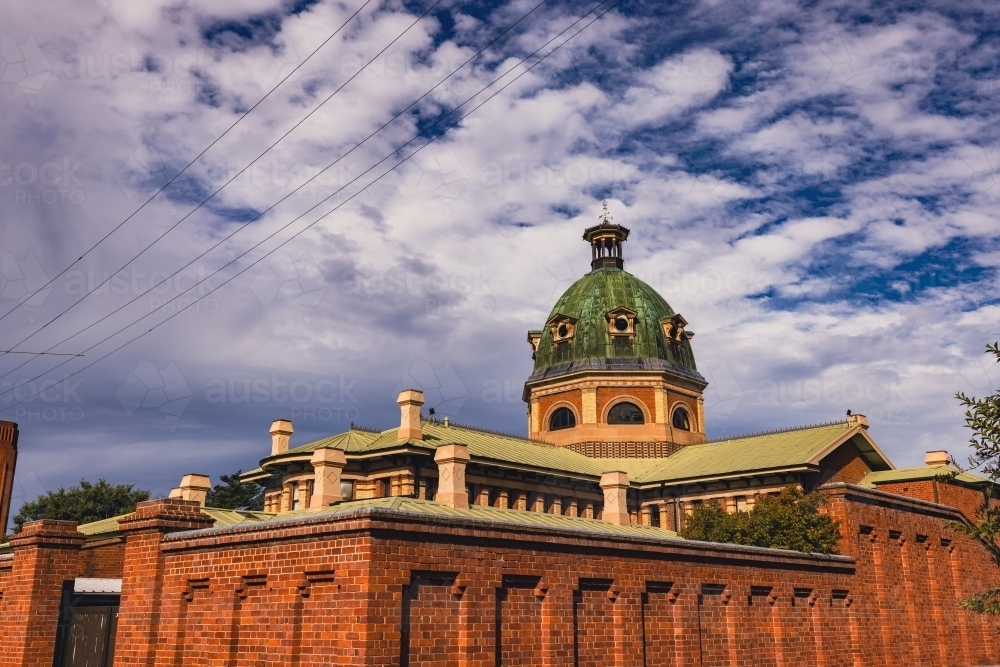 Image of Court House Lane behind the Bathurst Historic Courthouse with ...