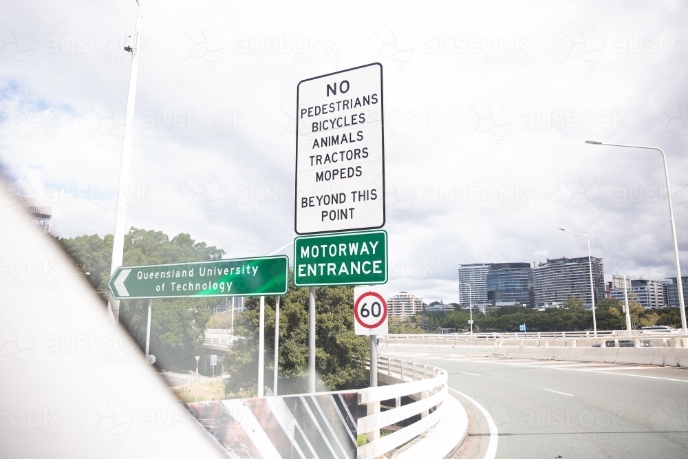 Image of driving onto the m1 from brisbane city at captain cook bridge ...