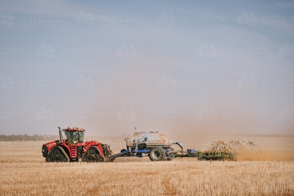 Image of Dry seeding wheat in Bencubbin in Western Australia - Austockphoto