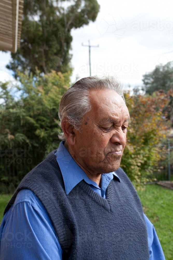 Image of Elderly aboriginal man outdoors - Austockphoto