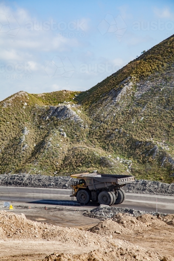 Image of Empty dump trucks in open cut coal mine - Austockphoto