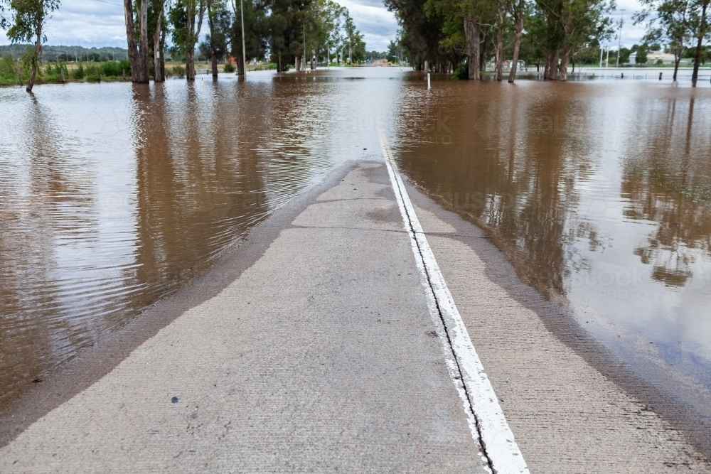 Image of Floodwaters covering New England Highway road through ...