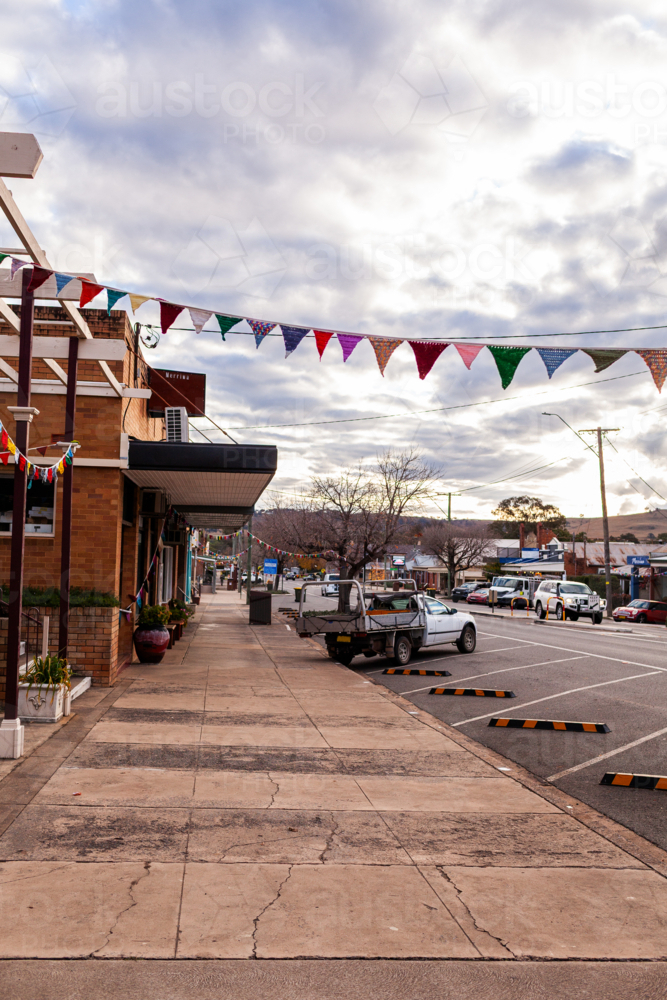 Image of Footpath alongside street in country town of Merriwa with ...