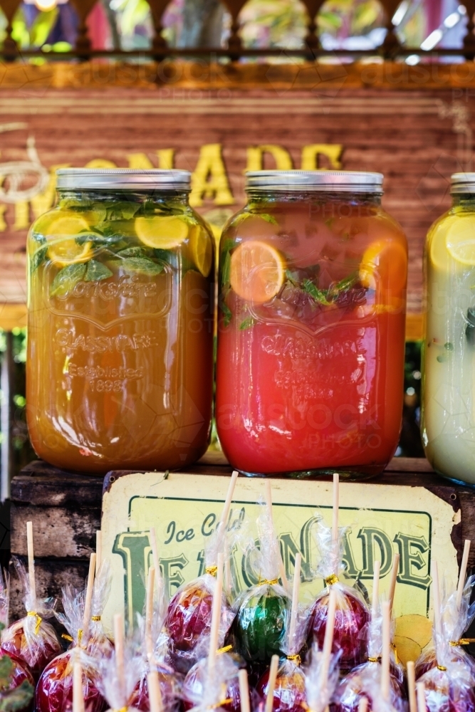 Image of freshly made lemonade at a market stall - Austockphoto