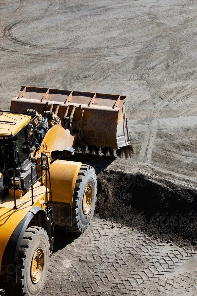 Image of Front end loader working at a quarry - Austockphoto