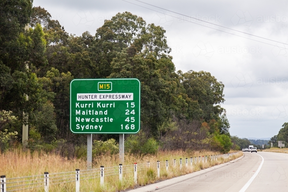 Image of Green road sign along Hunter Expressway M15 - Austockphoto