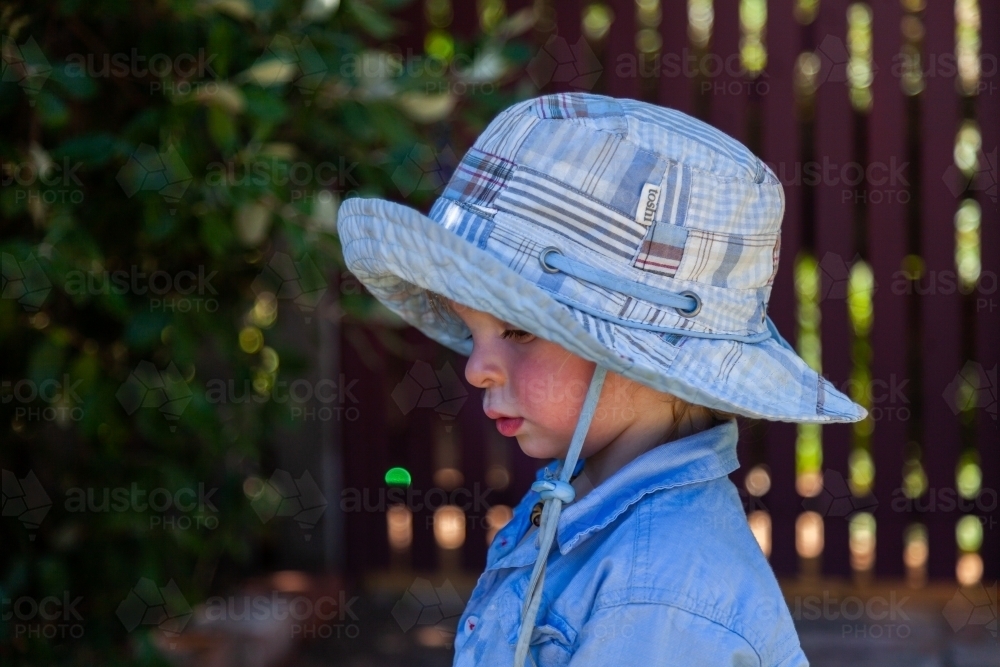 Image of Happy little boy being sun safe with hat on outside - Austockphoto