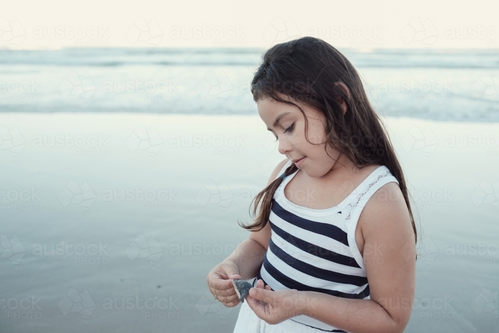 Image of Happy multicultural young little girl on the beach - Austockphoto