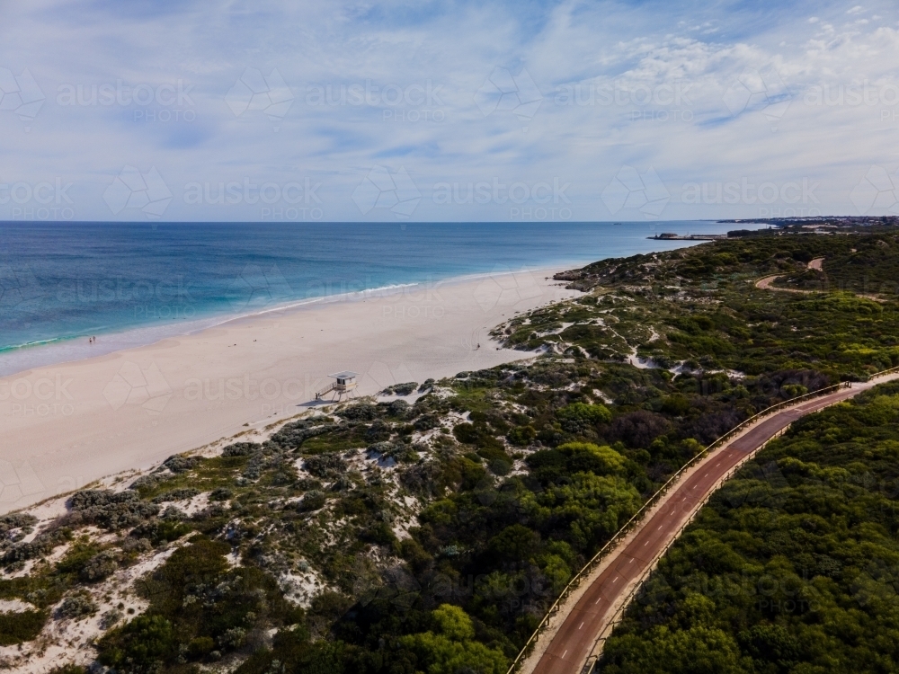 Image of horizontal shot of Summers in Perth with white sand, green ...