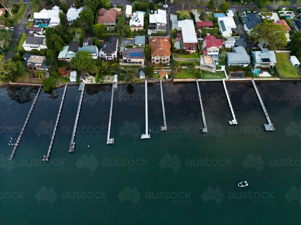Image of Jetties protruding from homes along the shore of Brisbane ...