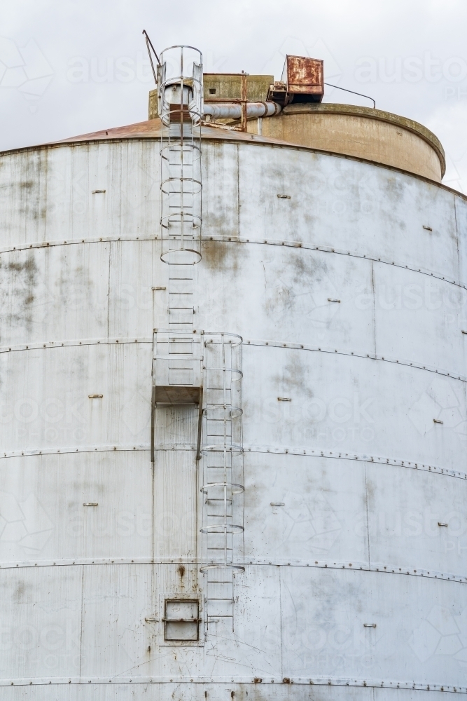 Image of Ladders going up to the top of steel grain silos - Austockphoto