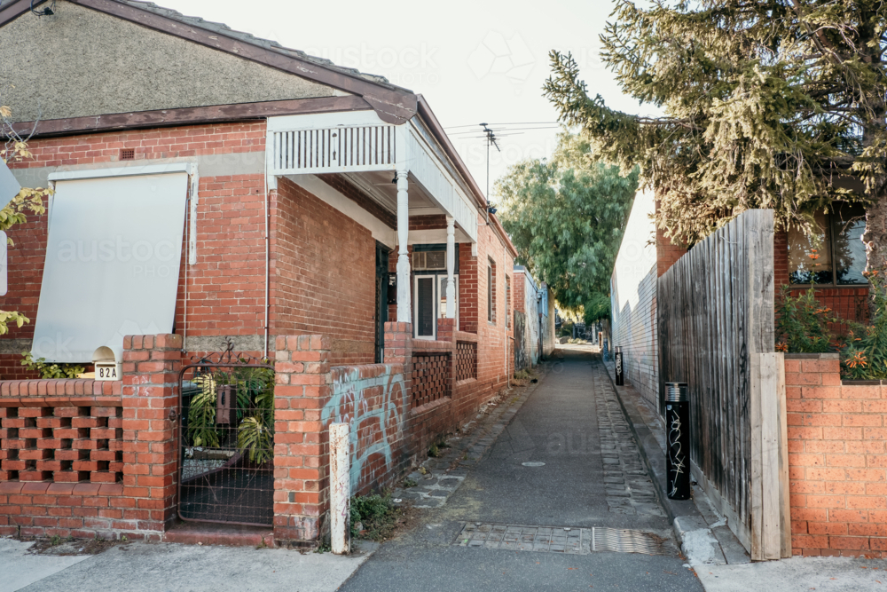 Image of Melbourne laneway between houses. - Austockphoto