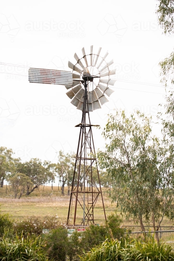 Image of metal windmill in outback queensland - Austockphoto