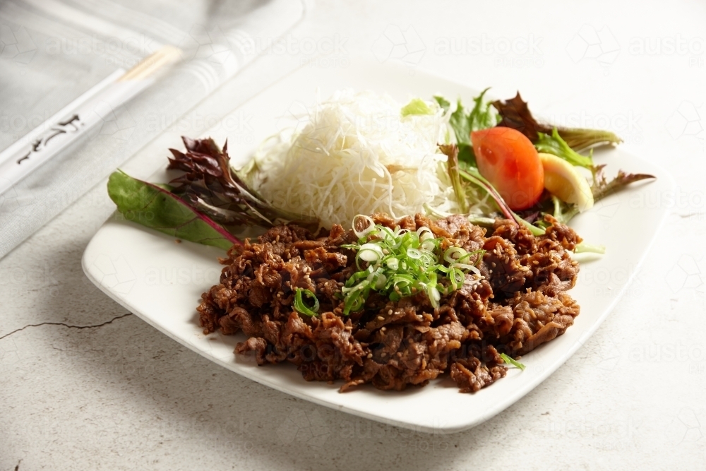 Image of Minced meat salad with scallion, lettuce, and tomato ...