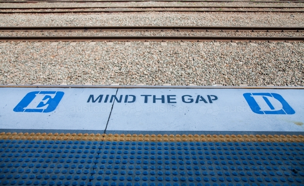 Image of Mind the gap sign on train station platform - Austockphoto