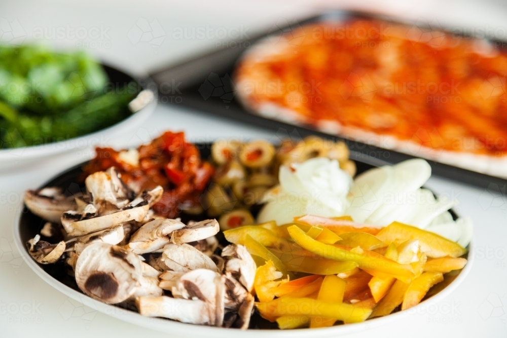 Image of mushroom, capsicum and other food toppings for pizza ...
