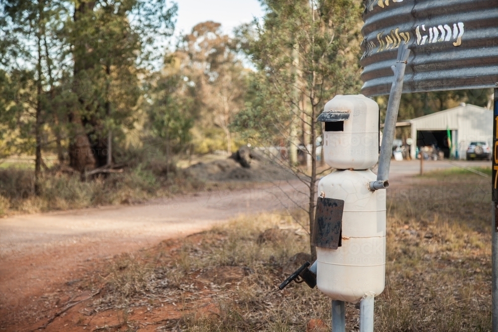 Image of Ned Kelly Bushranger mailbox outside rural property - Austockphoto