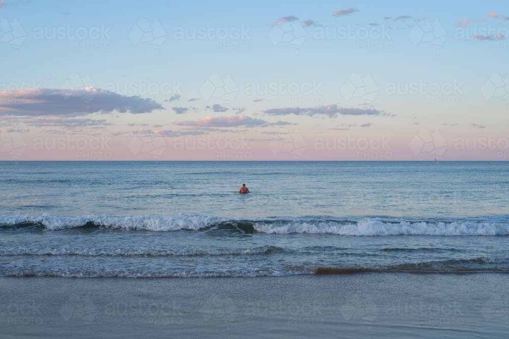 Image of Ocean horizon in late afternoon - Austockphoto