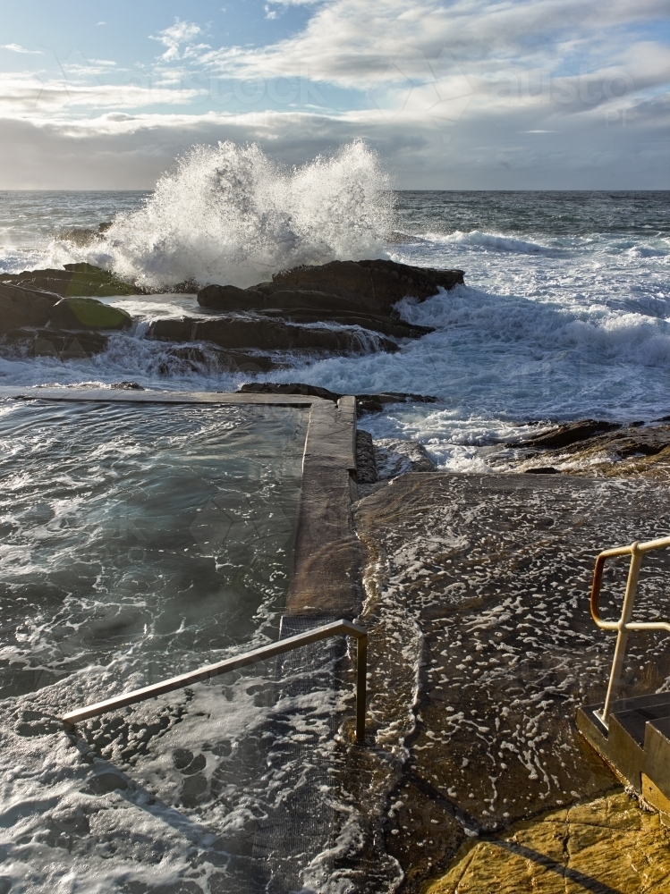 Image of Ocean pool with waves crashing over rocks - Austockphoto